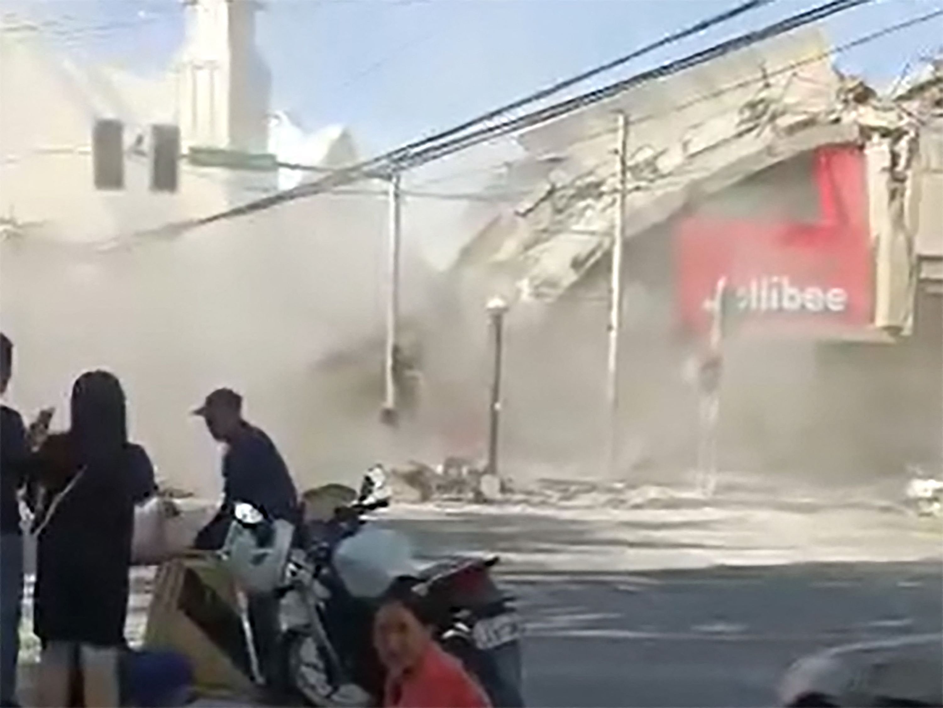 Un terremoto de 7,8 sacudió a Filipinas y se emitió una alerta por ...